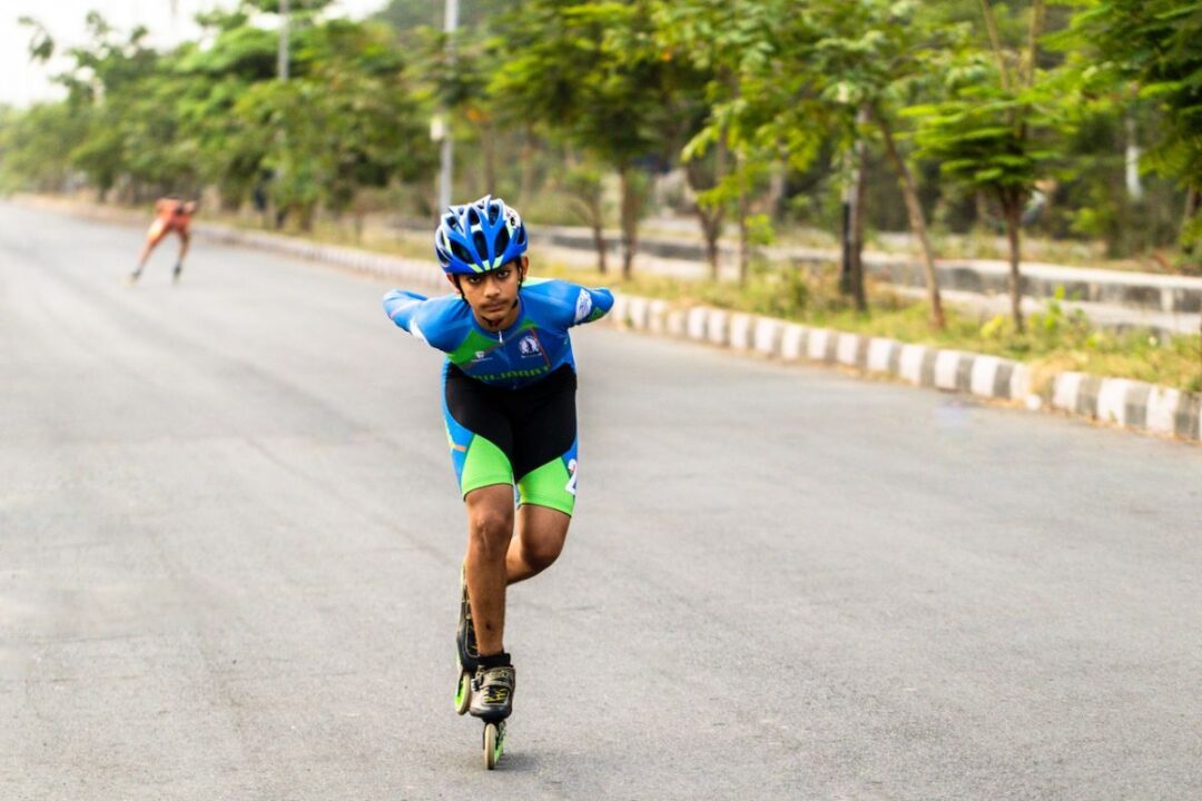 How to Teach Kids to Roller Skate (or Rollerblade): An Easy Step-by ...